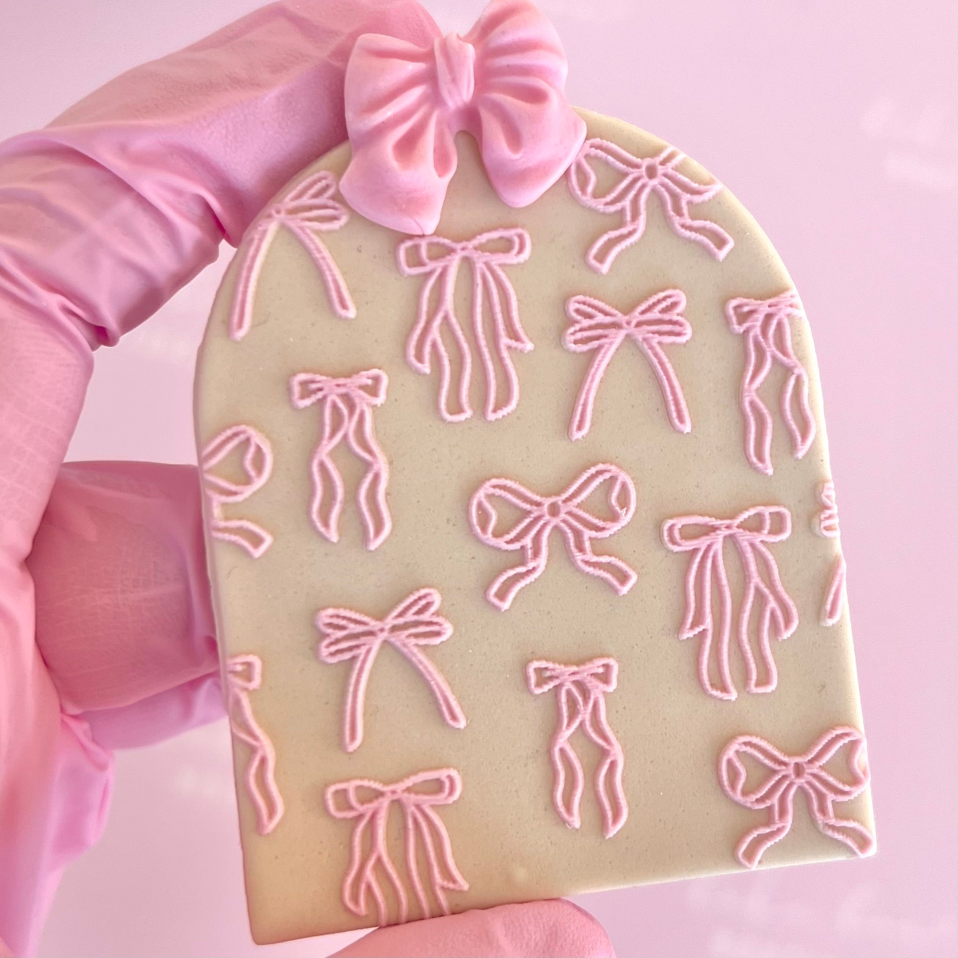 BOW PATTERN - RAISED EMBOSSER – Bake Box Boutique