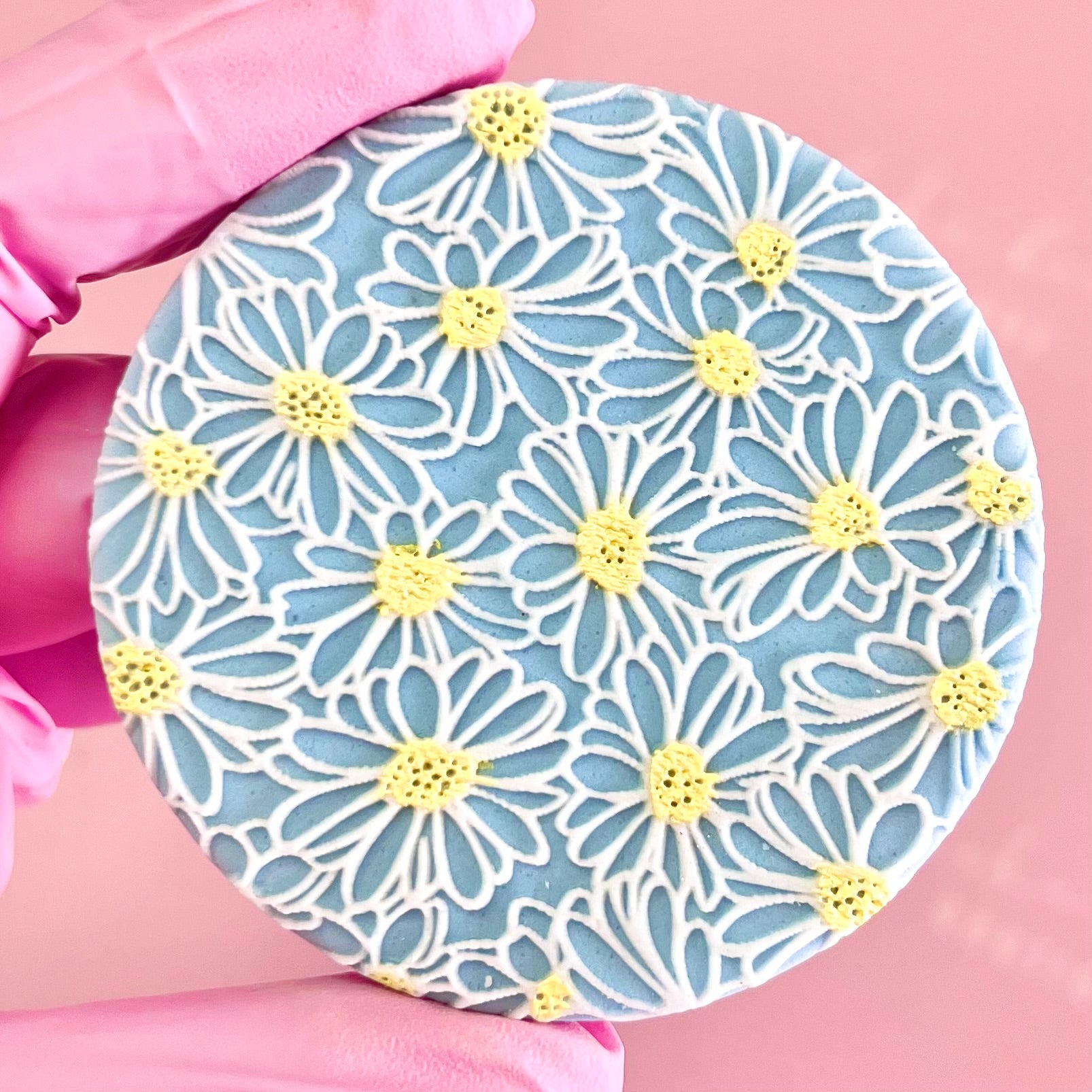 DAISY PATTERN - RAISED EMBOSSER – Bake Box Boutique