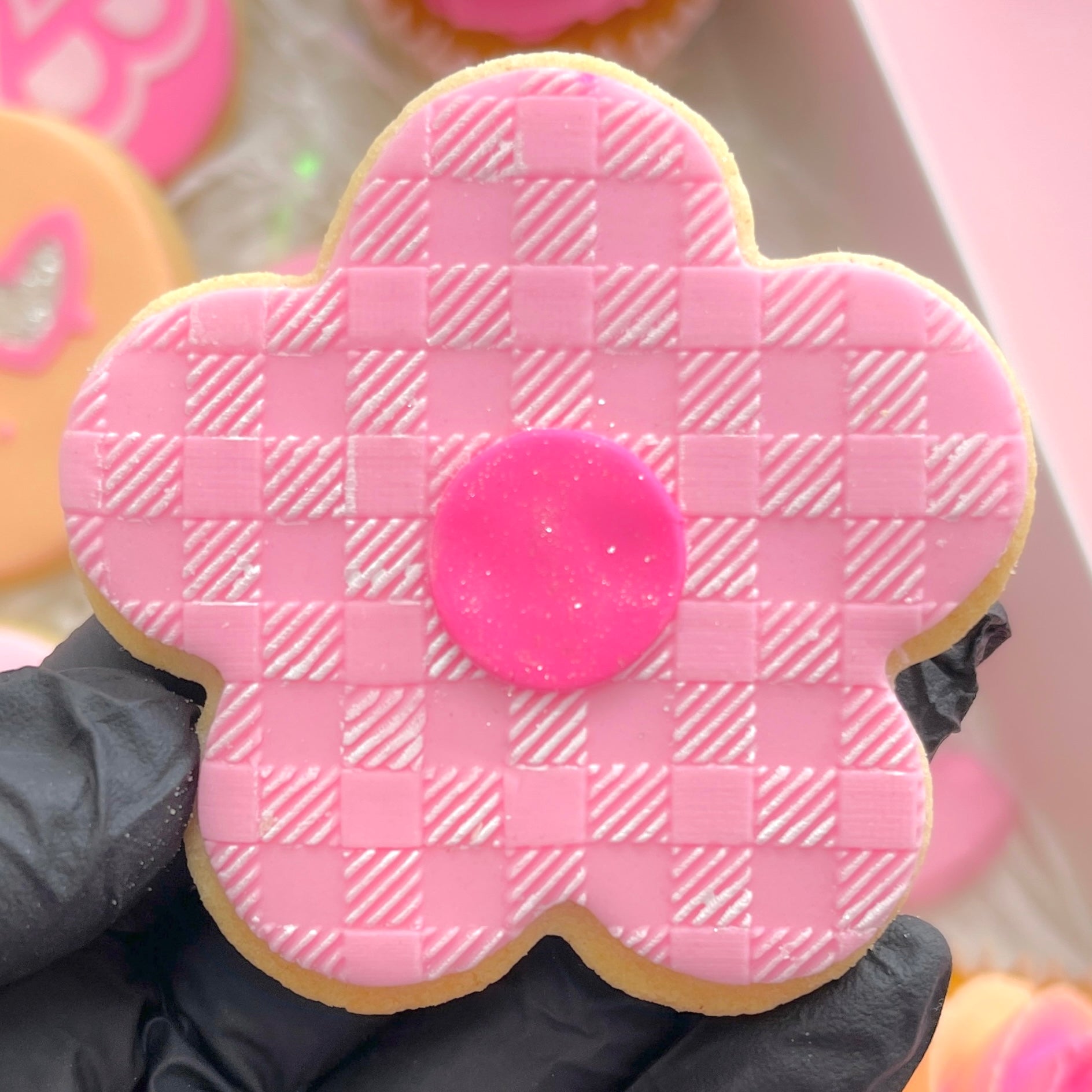 GINGHAM PATTERN - RAISED EMBOSSER – Bake Box Boutique